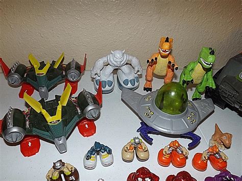 Matchbox Big Boots Dino Adventure Squad Vehicles Figures Dinosaurs 32