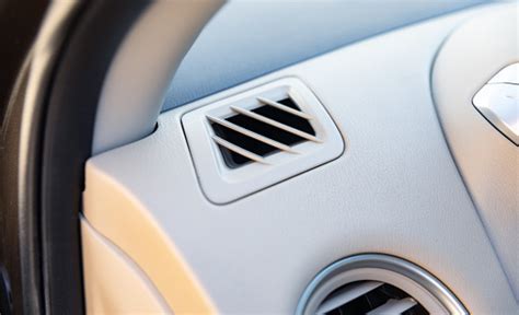 자동차 에어컨 차 안의 공기 흐름 자동차 환기 클로즈업 에어 디퓨저가 있는 Suv 전면 패널의 세부 정보 자동차 인테리어 0명에 대한 스톡 사진 및 기타 이미지 Istock