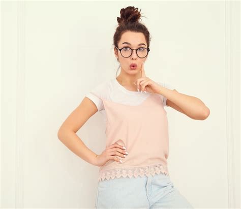 Page 33 Shh Woman Images Free Download On Freepik