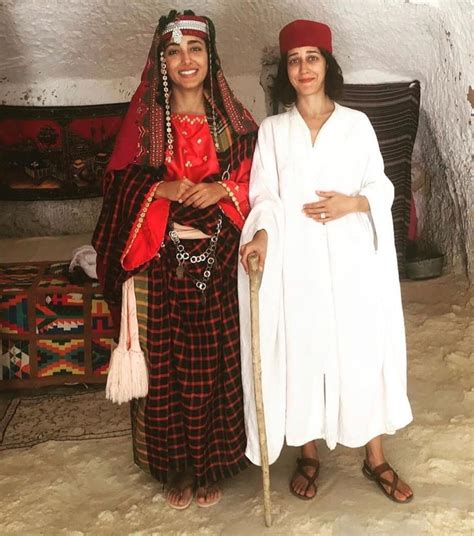 عکس جنجالی گلشیفته فراهانی و زهرا امیر ابراهیمی در صحرا طرفداری