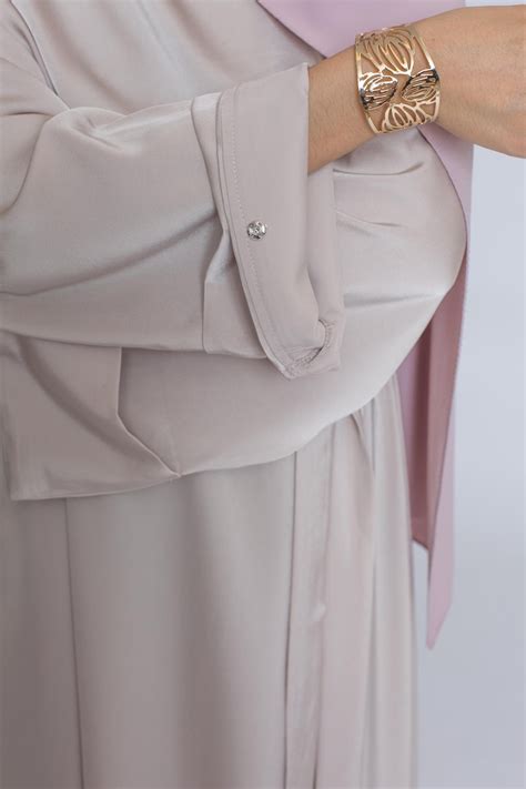 Nackte Abaya Aus Satin