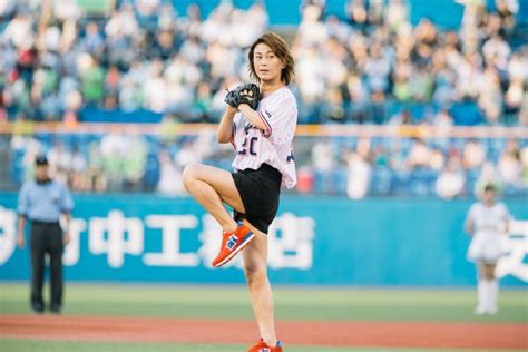 氷川きよしのインスタドレス姿に仰天！ジェンダーレスは生まれつき？ ウアリン