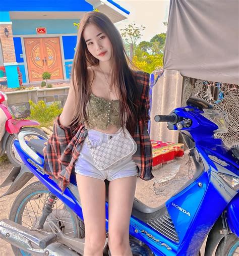 นะนิ สวัสดีจ้า 🌹 ️ สาวลาว สาวสวย มวย สายโรงเรียน ตะกรอ บอล นกวง นกมวย