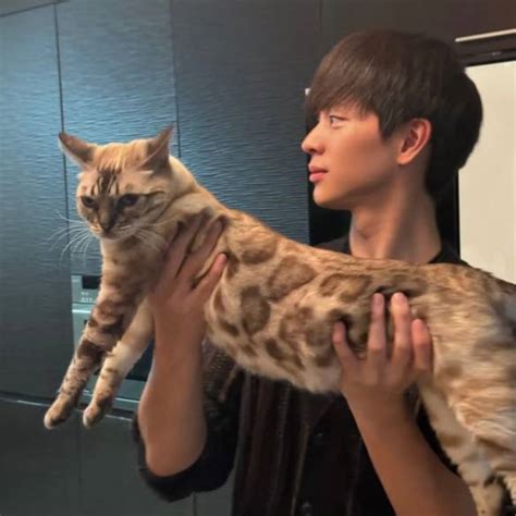 이준호와 디올 소바쥬의 강렬하고 신비로운 조우 Style 읽을거리 에스콰이어 코리아 │ 패션 매거진 패션 잡지 남성지