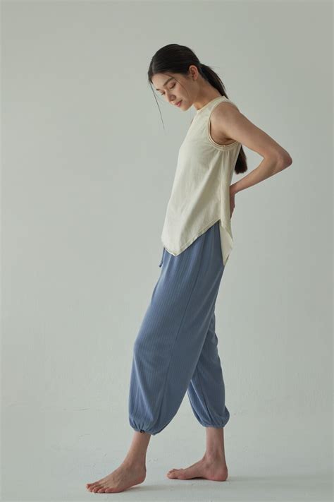 Ozts1074 루즈핏 탱크탑 아이보리 감도 깊은 취향 셀렉트샵 29cm