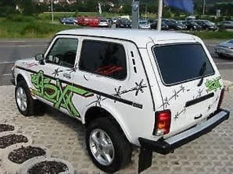 Укладываем формованный ковролин в НИВУ ВАЗ 21213 LADA 4x4 - YouTube