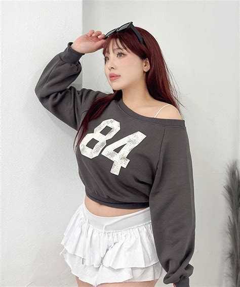 [빅사이즈] 루즈핏 넘버84 오프숄더 기모 크롭 맨투맨 4colors 에이블리