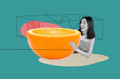 흥분 소녀의 현대 포스터 트렌드 아트 콜라주 큰 오렌지 반 열대 과일 영양 신선한 주스 이국적인 감귤류 감귤에 대한 스톡 사진 및 기타 이미지 Istock