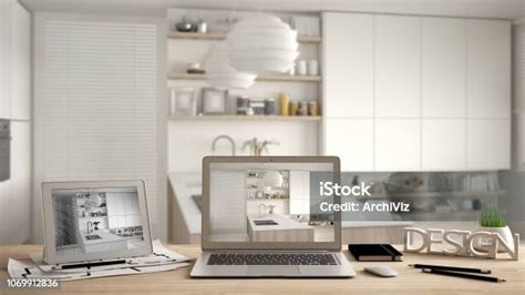 인테리어 디자인 프로젝트 및 Cad 스케치 배경 현대 부엌 아이디어 서식 파일에서에서 흐리게 초안 보여주는 화면 디자이너 데스크톱 개념 노트북 및 태블릿 나무 책상에 건축가