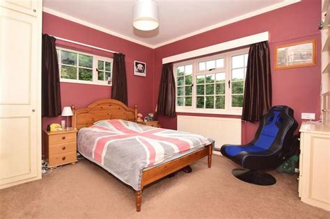 Rightmove House Hunters Spot Sex Mirror On Ceiling Of American