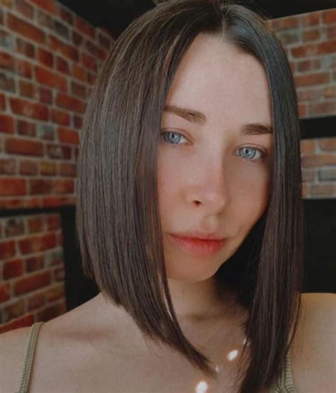 Stacked Bob Haircuts Makeup Wearables