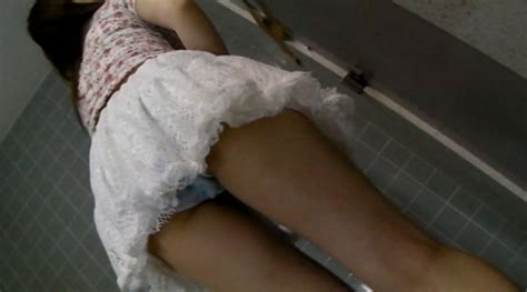 美女達のはしたない立ちション姿盗撮！3 アダルト動画 Duga