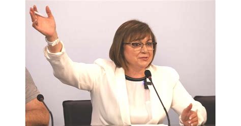 Корнелия Нинова призовава членовете на БСП да приемат оставката й
