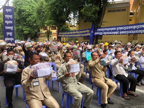 ឯកឧត្តម ឈិន កេតនា នាំយកអំណោយអន្តរក្រសួង ចែកជូន អាជ្ញាធរ កងកម្លាំងប្រជាការពារ និវត្តន៍ជន