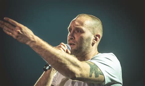 Mūziķis Gatis Irbe Caur Septiņām Lidostām Nesen Atgriezies No Taizemes Slavenības Apollo Lv