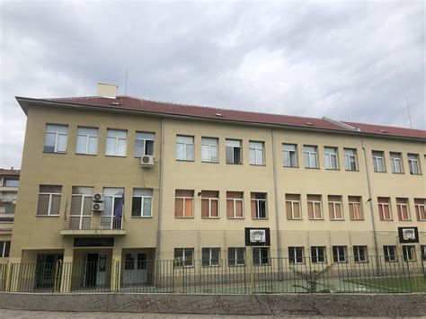 Заради натоварения трафик промениха дневното разписание на първолаците и второкласниците в