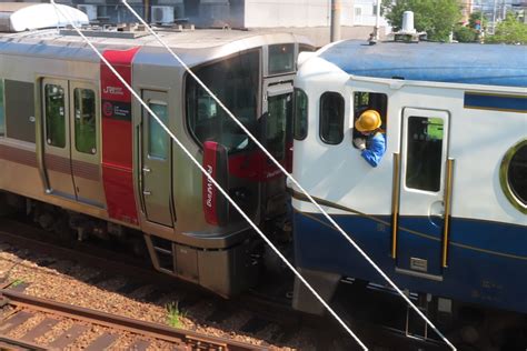 2nd train JR西227系A33編成がキロ47 7001 キロ47 7002etSETOra エトセトラ により牽引され入換