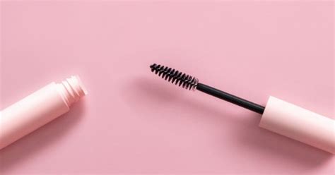 오늘도 속눈썹 영양제를 바른다