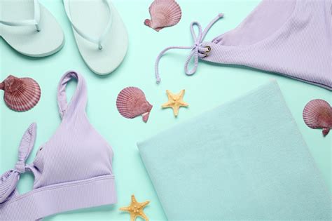 밝은 파란색 배경에 다른 해변 물체가있는 플랫 레이 구성 텍스트를위한 공간 0명에 대한 스톡 사진 및 기타 이미지 0명 개인 장식품 개체 그룹 Istock