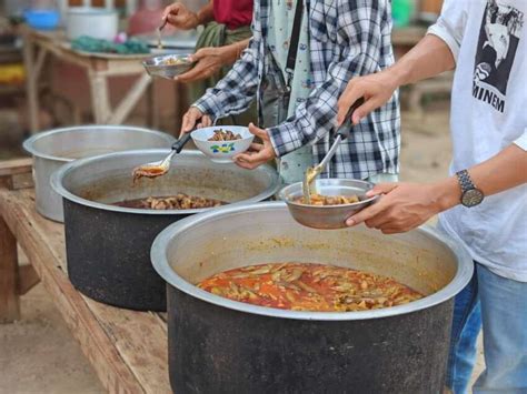 ဆားလင်းကြီးမြို့နယ်တွင် ရက်ရှည်စစ်ရှောင်စခန်း ၃နေရာကို ထမင်းတစ်နပ်လှူဒ