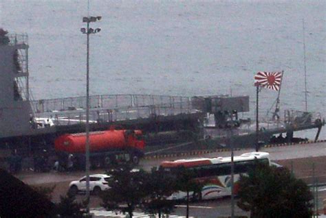 욱일기는 전범기다 부산 입항한 일본 자위대 군함에 비판 쏟아져