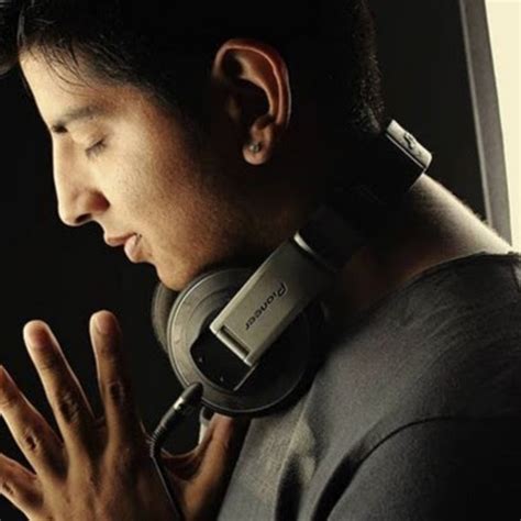 Roberto Nicolas Youtube