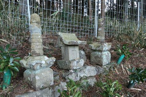 奥平出雲守貞盛の墓和田の宝篋印塔の写真集 城郭放浪記