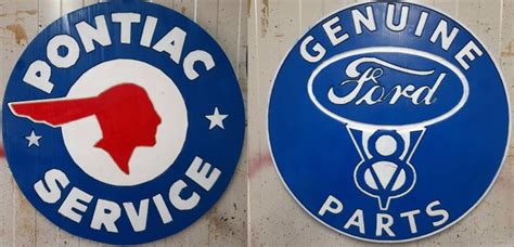 Decorative Object Lotto Due Insegne Ford V8 Pontiac Catawiki