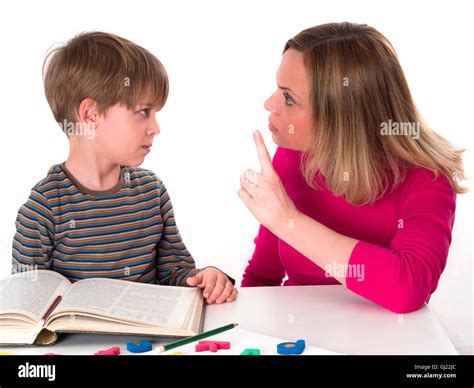 Madre Che Insegna Al Figlio Immagini E Fotografie Stock Ad Alta Risoluzione Alamy