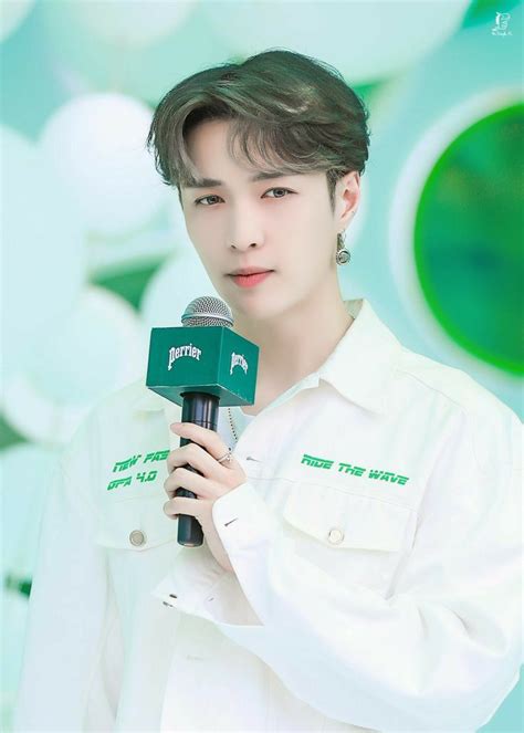 Pin On Zhang Yixing Lay Exo Lay Exo Bts And Exo
