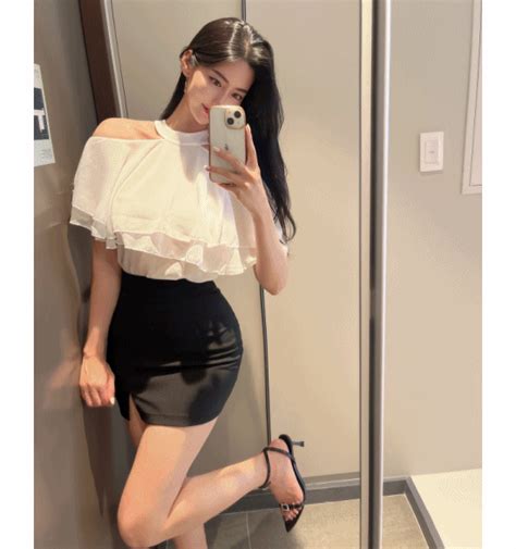 당일뒷지퍼 어깨 트임 홀터 블라우스 프릴bl 탑 하이퀄리티 휴가룩 바캉스룩 호캉스룩 휴양지룩 여름 하객룩 4color 에이블리