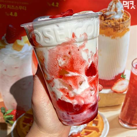 먹킷리스트 속보컴포즈커피 딸기 신메뉴🍓 딸기공쥬를 위한 연유라떼부터 국내산 딸기를 듬뿍