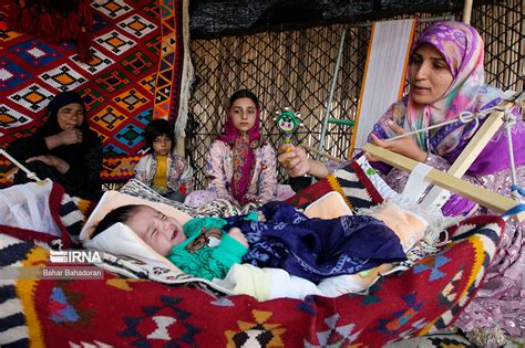 همشهری آنلاین تصاویر پوشش زیبا و متفاوت زنان عشایر در استقبال از
