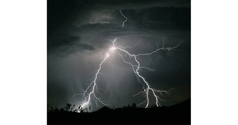 Мълния рани най малко 42 ма на рок фестивал в Германия