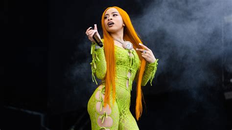 Ice Spice Blows Kisses To Crowd Booers While Performing Taylor Swifts
