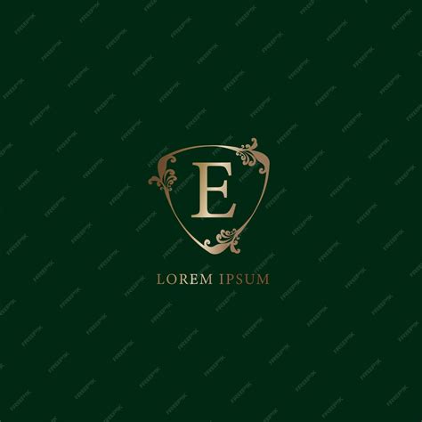 문자 E 알파벳 로고 디자인 서식 파일 럭셔리 골드 장식 꽃 방패 기호 그림 진한 녹색 배경에 고립 된 보험 로고 개념 프리미엄 벡터