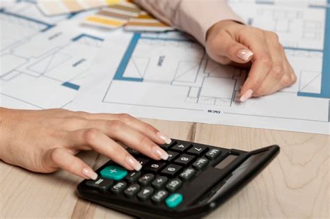 Free Photo Close Up Woman With Calculator