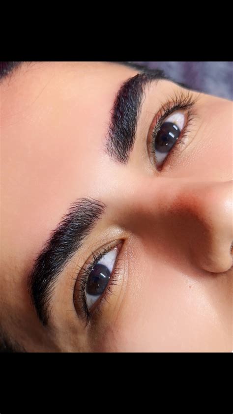 Vida Zarei ‎فیروز ابروی دخترونه و نچرال اصلاح تاج ابرو انجام شد