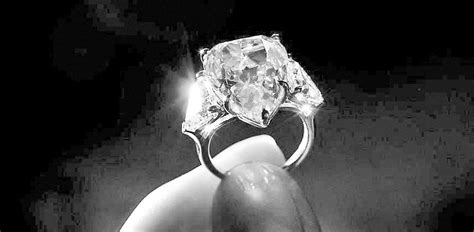 အလွန်ရှားပါးသည့် ပန်းရောင်စိန်ကြီး ဒေါ်လာ ၃၅ သန်းဖြင့် လေလံအောင်မည်ဟု မျှော်မှန်းရ Myawady