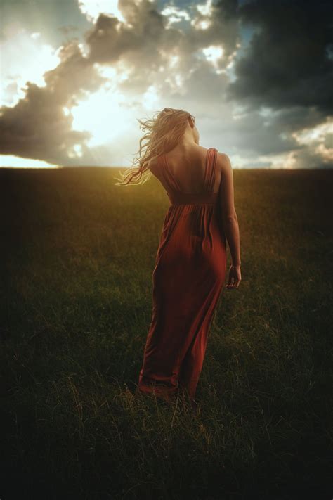 Showcasing The Natural Beauty Of Women With Gorgeous Natural Light