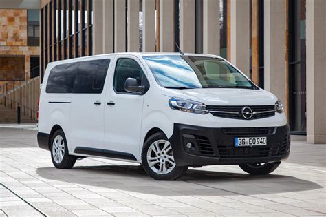 Neuer Opel Vivaro Kombi So Schön Kann Busfahren Sein Opel Automobile Gmbh Story Lifepr