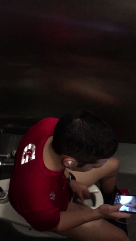 Spy Cute Latino Caught While He Cums In Toilet En Anglais