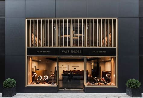 Queeng Storefront Design Facade Design Luxury Store