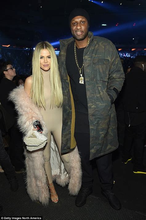 Khloe Kardashian Pregnant Pregnancy Revealed On Instagram Daily Mail Online