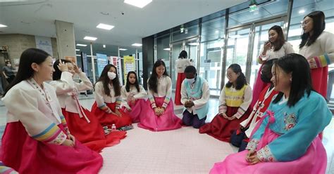 한복 입고 윷놀이 체험