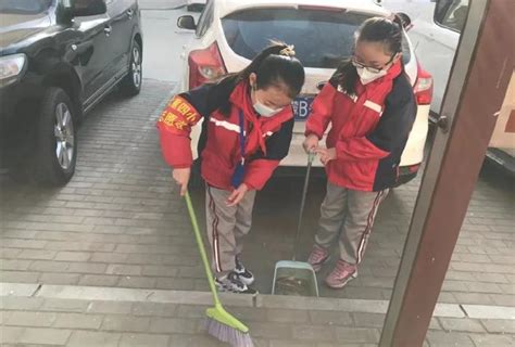 包头市青山区北重四小，小小志愿者开展学雷锋志愿服务活动