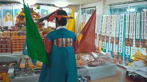 히든테이스트 천연 식물성 원료들과 신선한 코코넛으로 만든 건강한 향을 느껴보세요 ⠀ 오렌지 껍질에서 느껴지는 산뜻한 향과 천연 재료 고유의 동양적인 향취가 몸 전체를