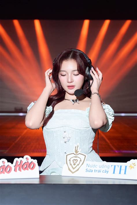 Mc Phương Thảo Xả ảnh đẹp Chấn động Xứng Danh Nữ Thần Liên Quân