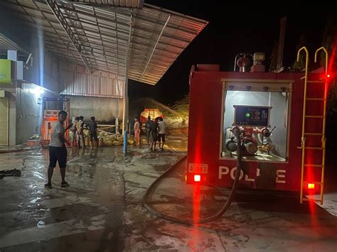 សូមប្រុងប្រយ័ត្នខ្ពស់ កំពុងបង្ហូរសាំងចូលស៊ីទែនក្នុងការាសស្រាប់តែឆាបឆេះរថយន្ត សារព័ត៌មាន នគរវត្ត