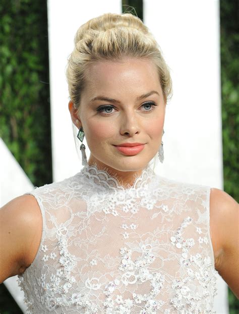 Margot Robbie Pan Am Wedding Dress